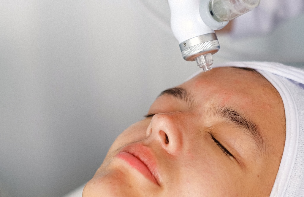 Hydro Deluxe Facial | Skinnovation Laser
